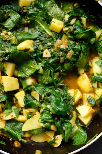 Aloo Palak – Cooking With Parita
